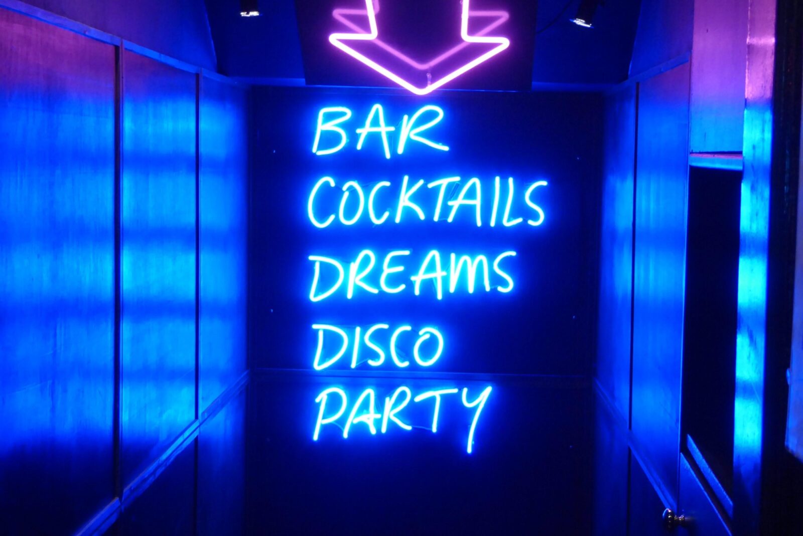52 BEST Nightclub Name Ideas: How to Choose Nightclub Names (2025)