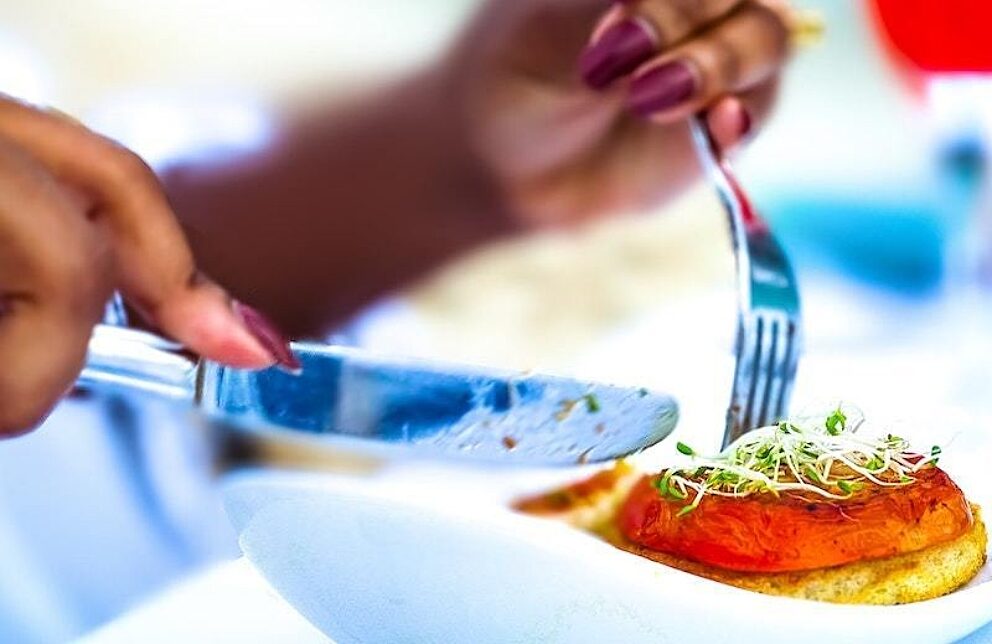 How to Make a Fine Dining Logo + 3 Examples of Great Fine Dining Logos ...