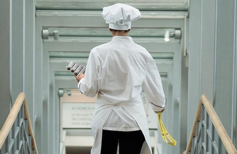 How to Train a Line Cook: Line Cook Training Program (Free Manual ...