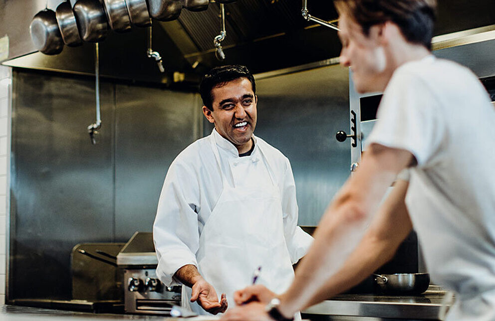 How to Make Servers Happy With New Restaurant Management Models | On ...